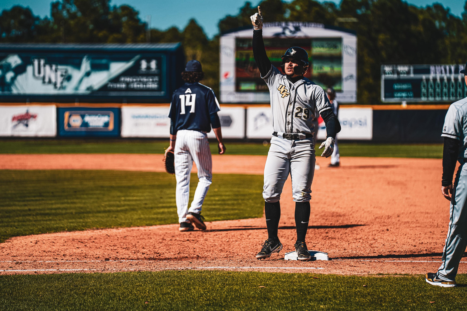 Big Eighth Inning Clips Knights Sunday - UCF Athletics - Official ...